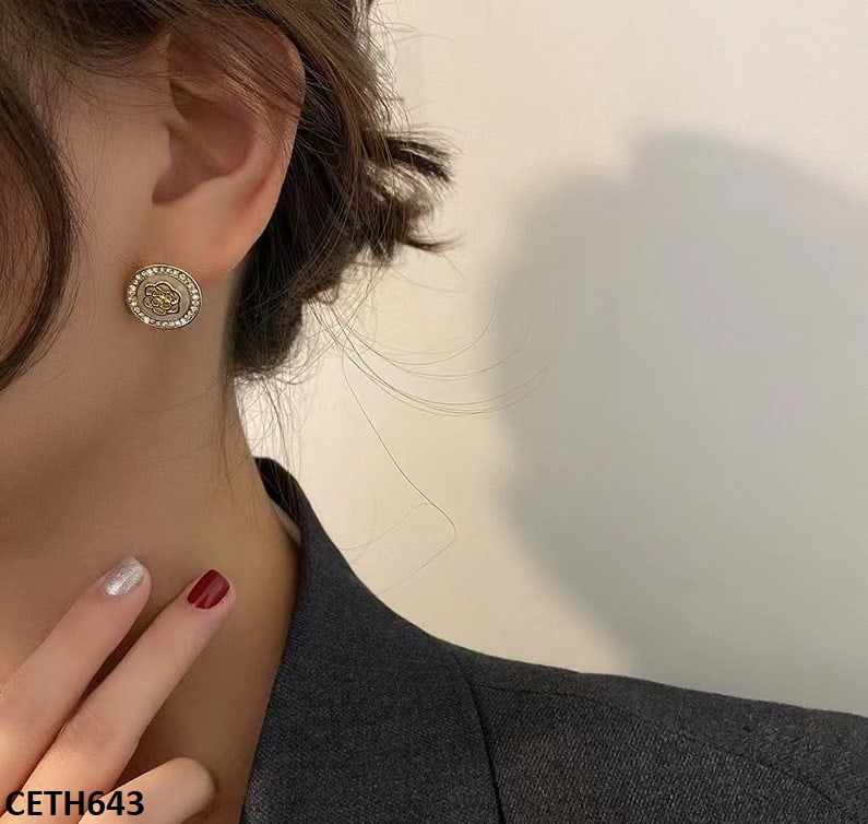 CETH643 BTO Round Flower Stud Tops Pair - CETH – TJ Wholesale